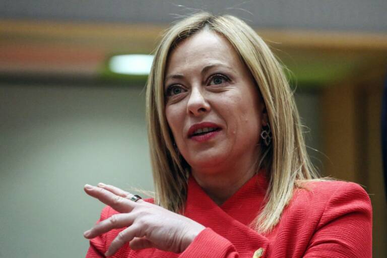 Giorgia Meloni: il video del gesto che ha fatto infuriare Trump