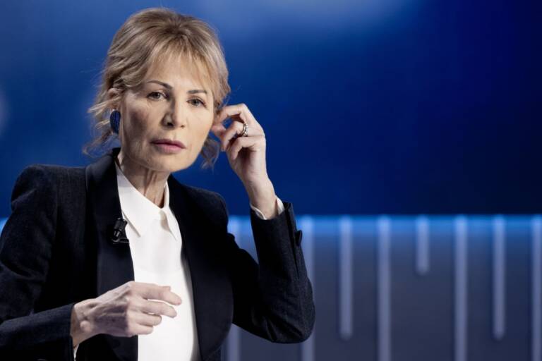 Cacciari perde le staffe con Lilli Gruber in diretta: cosa è successo