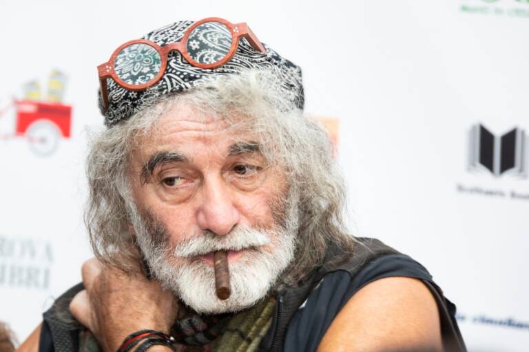 Mauro Corona in lutto: morto il suo cane Kurt