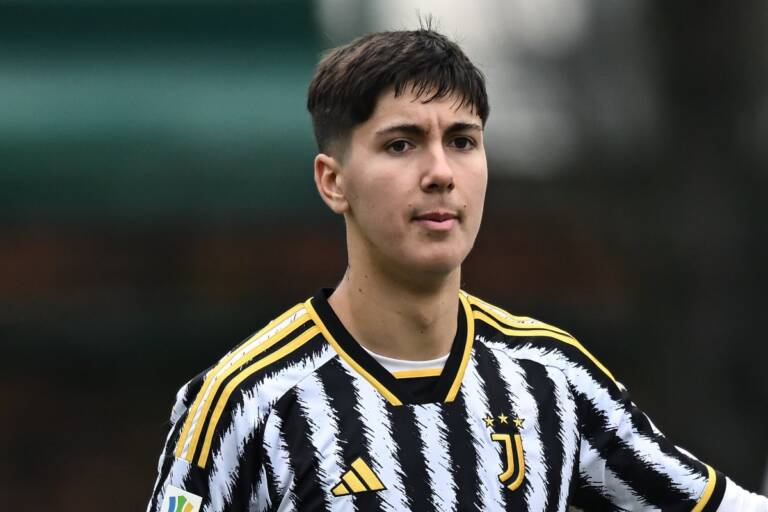 Chi è Javier Gil Puche: il difensore spagnolo sostituto di Cabal alla Juventus