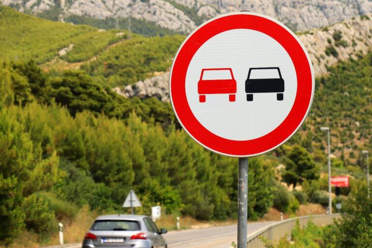 Green signs: cosa significano i nuovi segnali stradali verdi che ...