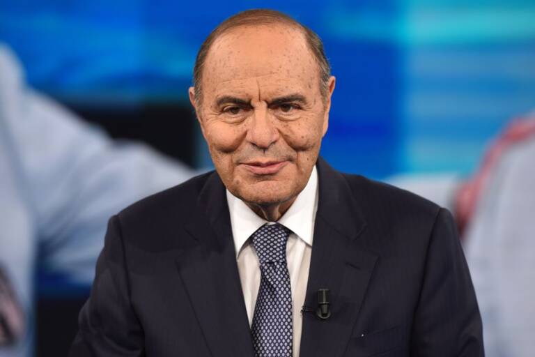 Bruno Vespa nella bufera dopo lo sfogo: "Propaganda che sa di regime ...