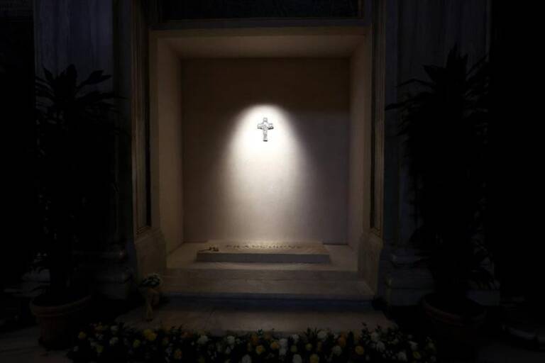 Papa Francesco: l'errore nella tomba sul nome