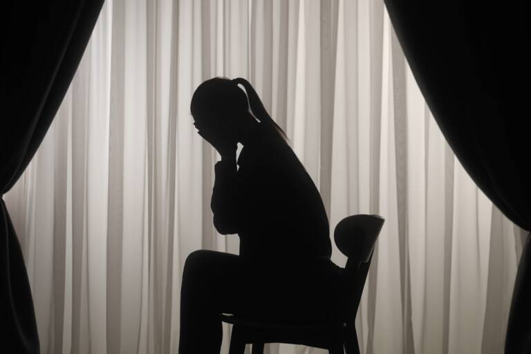 Minacciata e stuprata sul posto di lavoro dall'ex a Milano